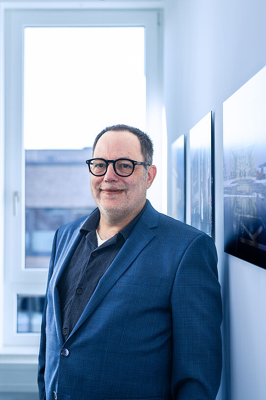 Nehmen Sie zu einem qualifizierten Architekt, Bauingenieur (Dipl.-Ing ...